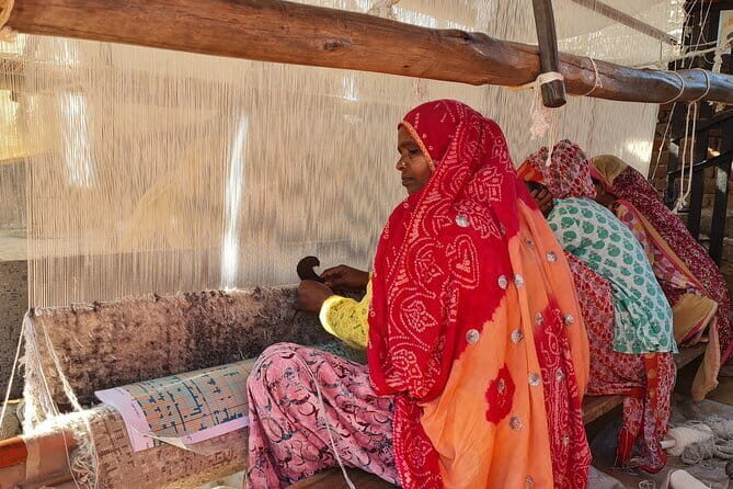 Manpura Looms: Weaves, Walks, Wonders - A Deeper Look at Manpura Looms: Weaves, Walks, Wonders