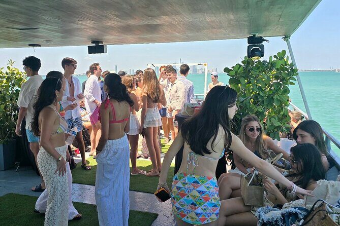 Miami NYE 2026 Yacht Party with Dinner, Open Bar & Fireworks - The Breakdown of the Itinerary