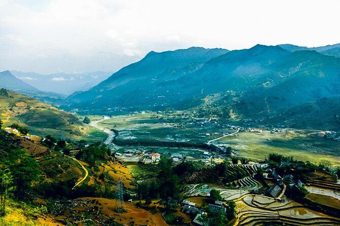 Mountain views & Rice Terraced Fields Hiking  2D 1N - The Second Day: Waterfalls, Mountain Peaks, and Minority Cultures