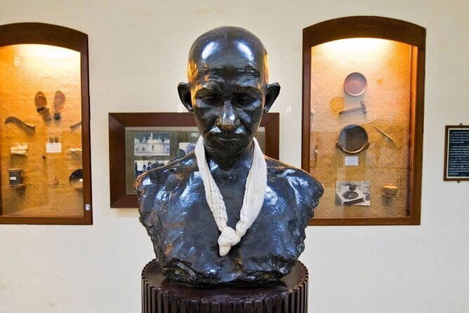 Mumbai City Tour with Lunch Group Cruise Excursion - A Deep Dive into the Mumbai Experience