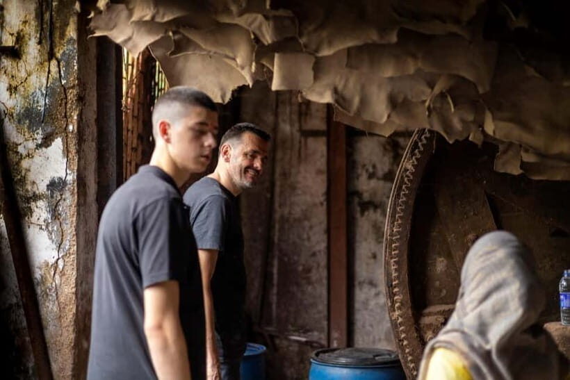 Mumbai: Dharavi Slum and Dhobi Ghat Laundry Tour - Meeting Point and Starting the Tour