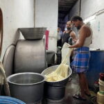 Mumbai Slum Dhobi Ghat and Train Ride Tour with a Local Guide - Breaking Down the Itinerary