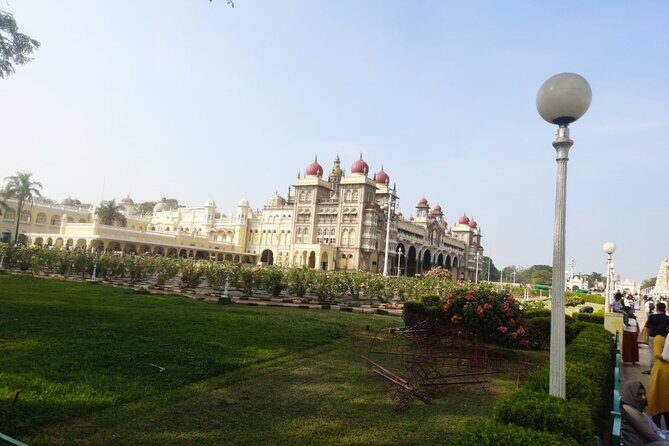 Mysore Palace + Jaganmohana Art Gallery + Devaraja Market = Mysore Heritage Walk - What Travelers Say
