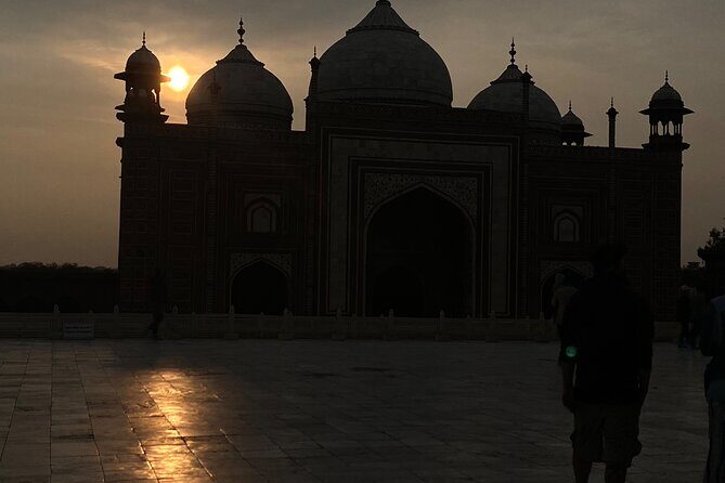 Myth Busting Tour of History in Taj Mahal - Detailed Breakdown of the Itinerary