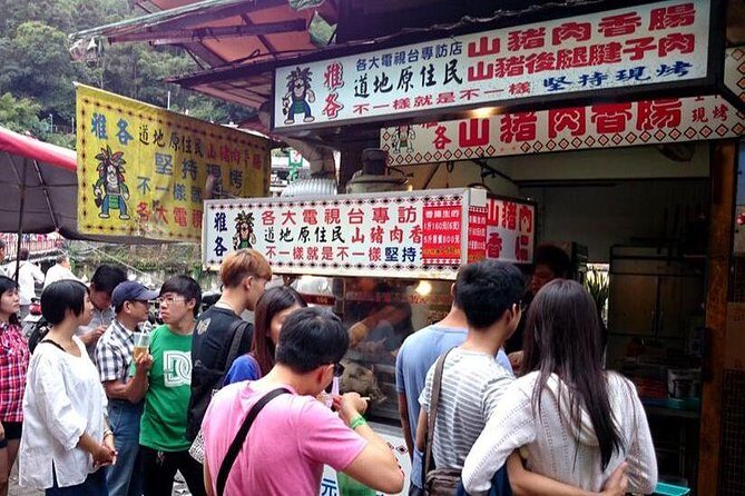 N109 Wulai Old Street Wulai Hot Spring Wulai Waterfall Bitan Scenic Area Day Tour (10h) - Exploring the Highlights of the Wulai Tour