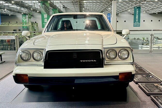 Nagoya 1-Day Private Tour - Toyota Castle Osu and Atsuta Shrine - Exploring Nagoya Castle: A Feast for the Eyes