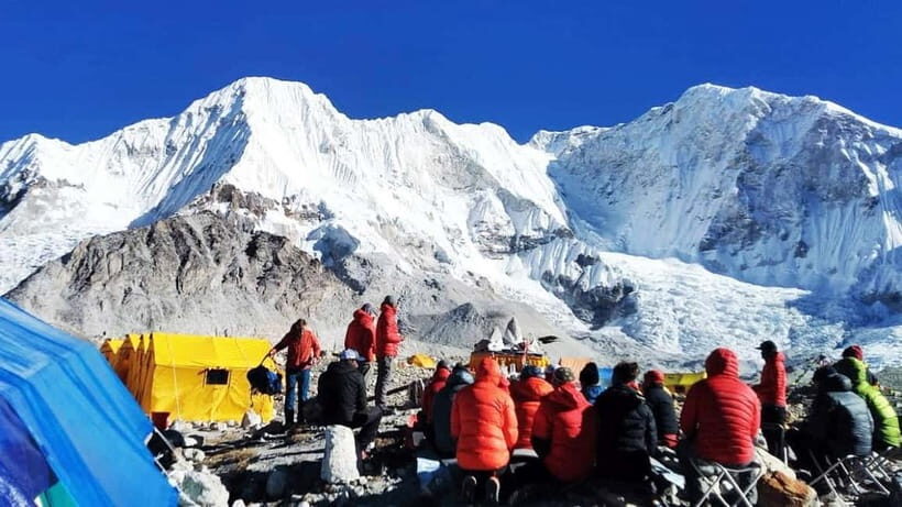 Nepal: Guided 30-day climbing trip - Mera, Island & Lobuche - What’s included and what’s not