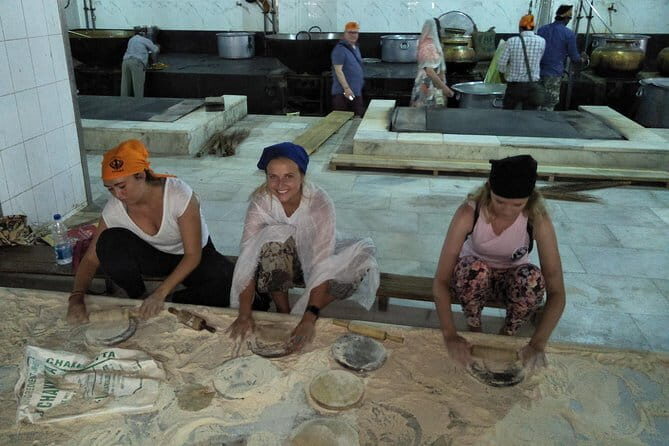 New Delhi and Old Delhi Sightseeing Tour - Detailed Breakdown of the Itinerary