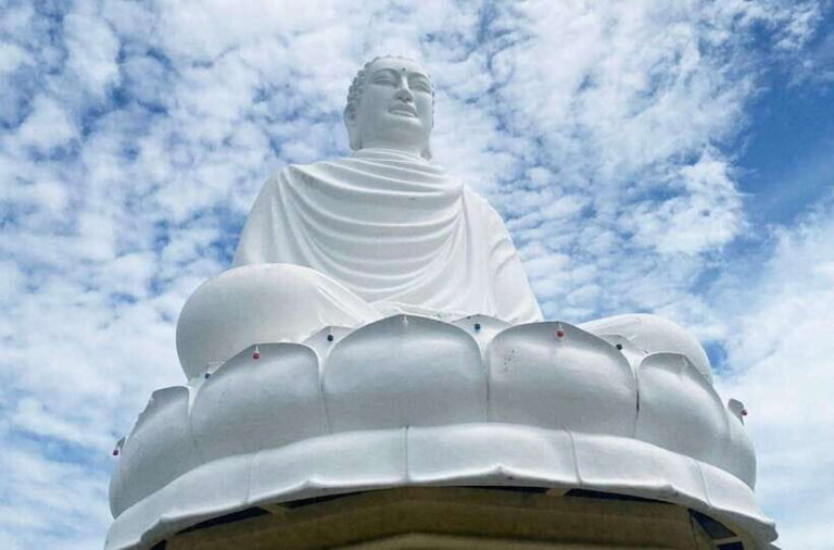 Nha Trang: Nha Trang Mui Ne private tour 3 days 2 nights - The Transition: From City to Shore and Sand Dunes