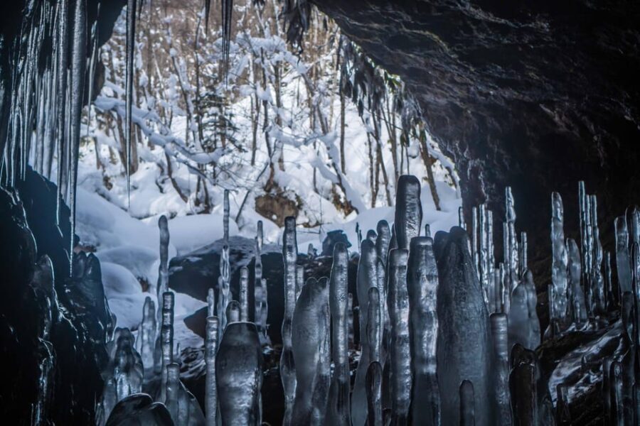 Noboribetsu: Snowshoe trip to Ice Caves - The Inside of the Ice Cave