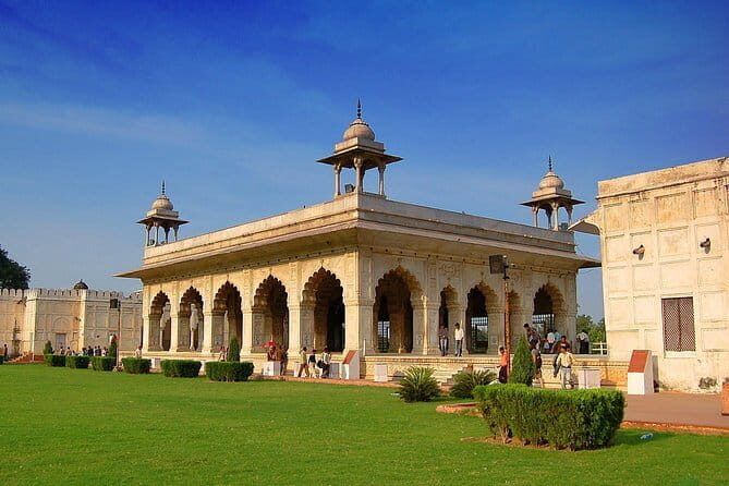 Old Delhi Cycling Expedition & New Delhi Tour by Vehicle with Breakfast & Lunch - Food and Comfort: The Value of the Included Meals