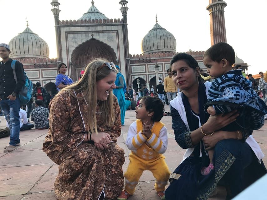 Old Delhi's Chandni Chowk Tuk Tuk/Rickshaw Tour - Visiting Jama Masjid: The Iconic Mosque
