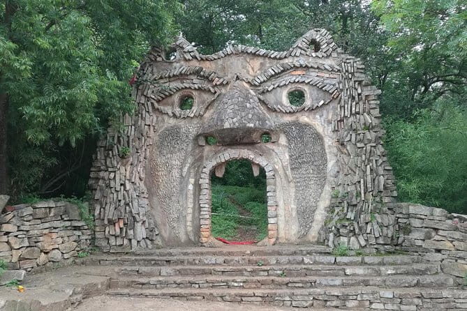 One day Stone Forest and Nuohei Yi Village Tour - What Travelers Can Expect