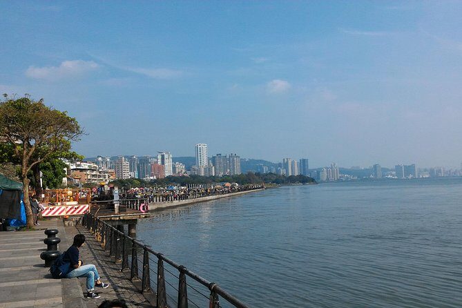 One-day Yangmingshan NP Beitou Hot Spring Park and Tamsui Tour Package - Lunch at Jinshan Old Street