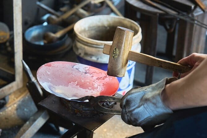 One-of-a-kind frying pan crafting tour - What makes this tour stand out?
