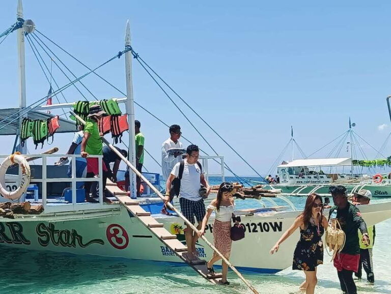 Oslob: Whaleshark Watching, Sumilon Island & Monkey Viewing - Whale Shark Watching: The Main Event