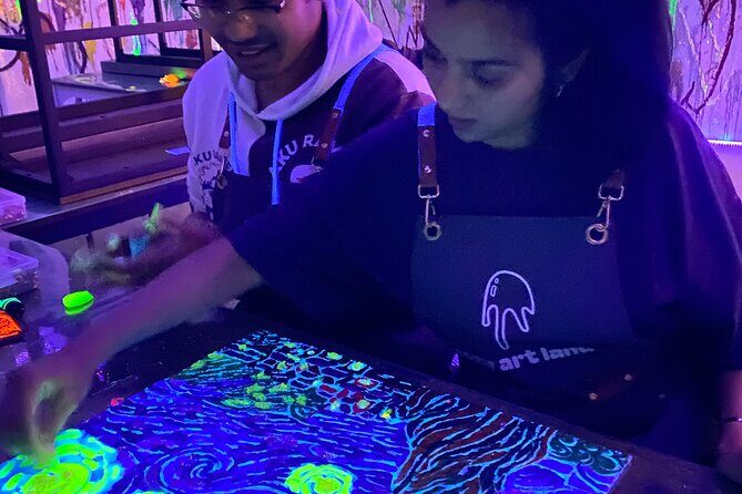 Paint-In-Dark Drawing Class in New York - Meeting Point and Logistics