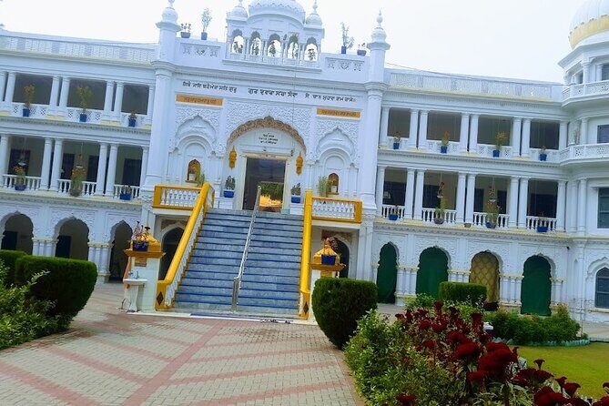 Pakistan Sikh Yatra For 9 Days - Analyzing the Value: Who Will Appreciate This Tour?