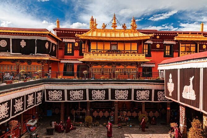 Panorama Multi Day Tour in Tibet - Starting the Journey: Arrival and Acclimatization