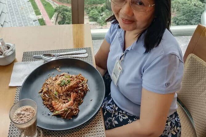 Petronas Twin Towers Special Entrance & Dining With Expert Guide - Exploring the Petronas Twin Towers