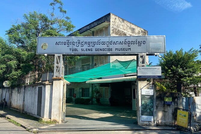 Phnom Penh Hop-on Hop-off Highlight Tour including Killing Fields - The value of this experience