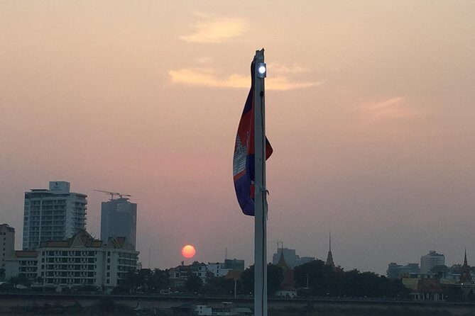Phnom Penh Private sunset Tour - What This Tour Offers: Seeing Phnom Penh Beyond the Surface