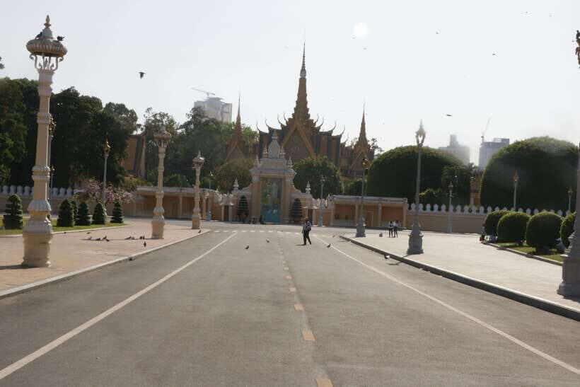 Phnom Penh Private Tour Local English Guides Driver - The Practical Side: Logistics and Value