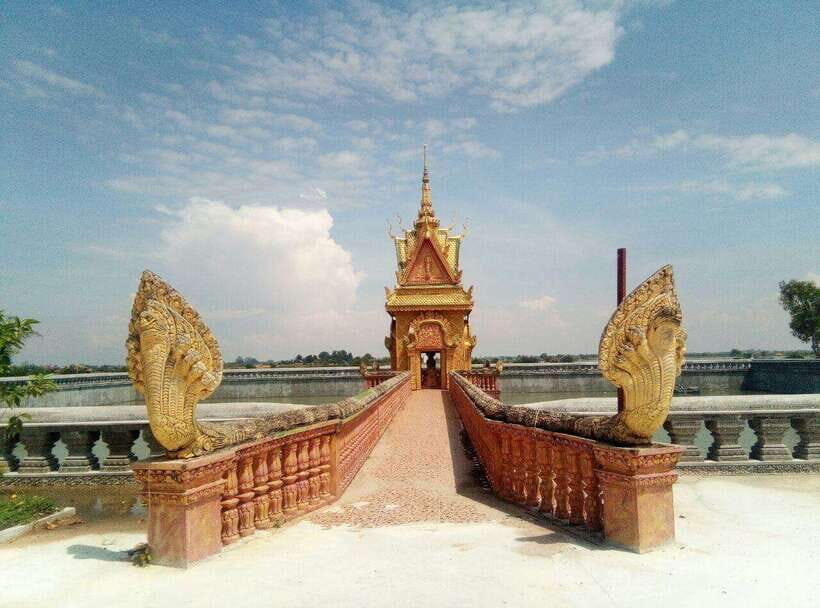Phnom Penh: Udong Hill, Long Vek, and Phnom Reap Day Tour - Exploring Long Vek: Cambodia’s Second Capital