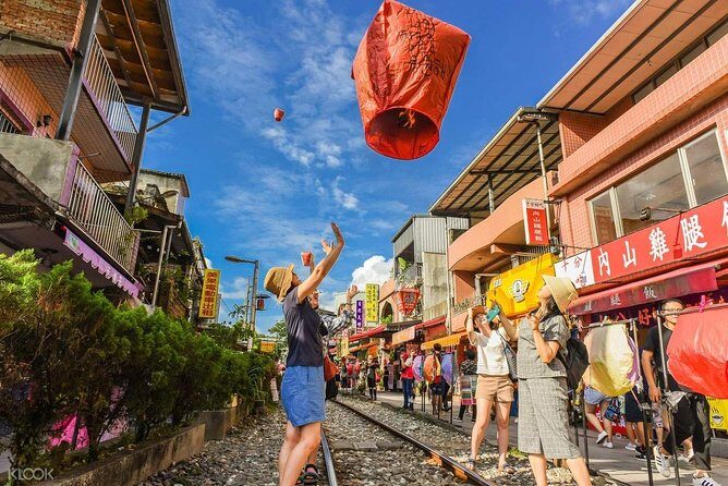 Pingxi Sky Lantern Flying, Shifen Old Street Stroll (morning 5 hours) - In-Depth Breakdown of the Itinerary