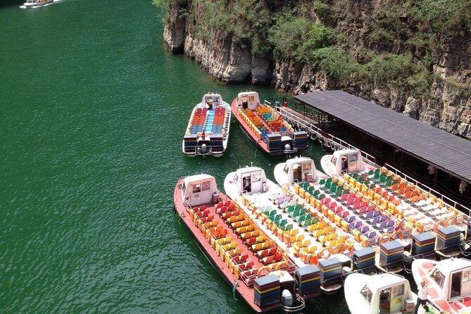 Private Day All-inclusive Tour to Longqingxia Gorge and Badaling Wildlife World - Up Close with Wildlife at Badaling Wildlife World