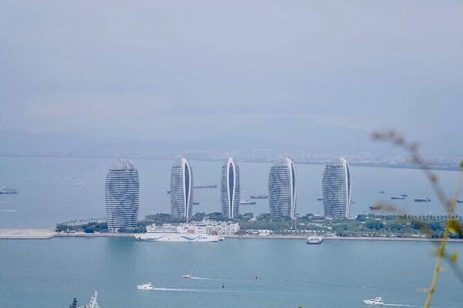 Private Day Tour in Sanya: Nanshan Cultural Tourism Zone and Luhuitou - Visiting Luhuitou Park: Sanya’s Romantic Viewpoint