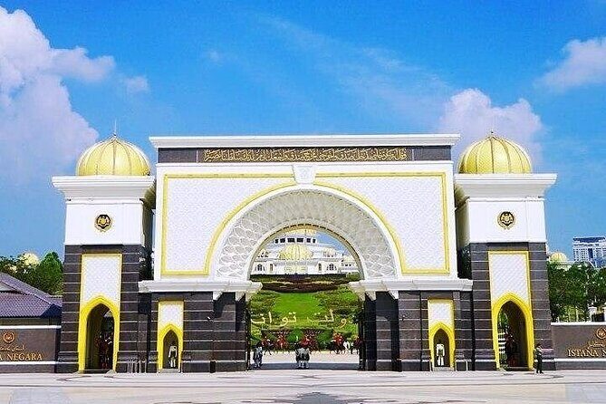 Private day tour: Indonesia & Malaysia Kuala Lumpur (2 countries) from Singapore - Deep Dive into the Details