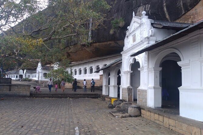Private Full Day Tour Sigiriya and Dambulla From Kandy - Reviews Echoing Authenticity