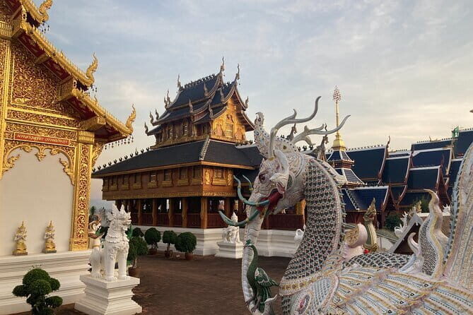 Private Group Tours by Sawadee Lanna - Blue Temple (Wat Rong Seur Ten)