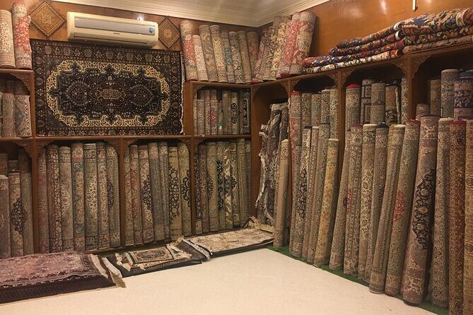 Private Half-Day Guided Shopping Tour with Transfer in Delhi - Authentic Experiences Highlighted by the Reviews