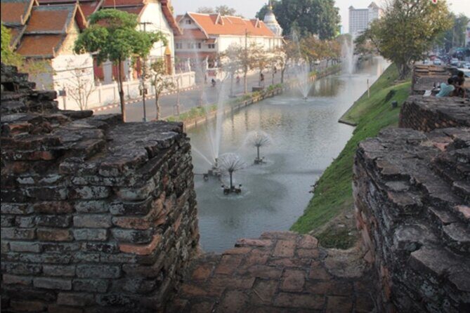 Private Half-Day Tour The Old Chiang Mai City With Street Foods - Exploring Chiang Mai’s Old City: The Itinerary in Detail