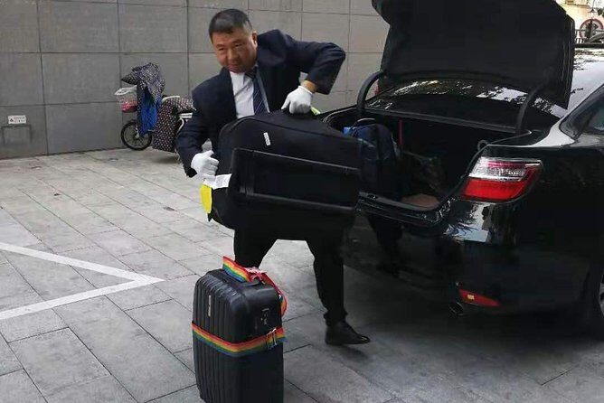 Private high-end made-to-measure airport pick up & drop off VIP service - Breakdown of the Service Logistics