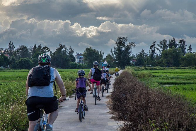 Private Hoi An Evening Food Tastings Tour by Bike - Sampling Hoi An’s Iconic Dishes