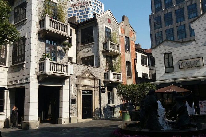 Private Layover Tour of Shanghai and Zhujiajiao Ancient Town with Lunch - Discovering Shikumen Architecture and the Bund