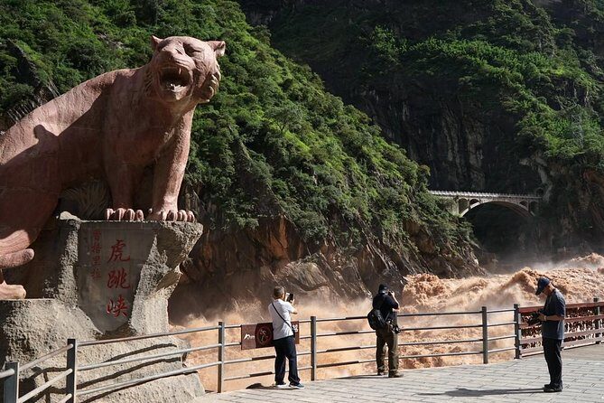 Private Lijiang Day Trip to Upper Tiger Leaping Gorge and Black Dragon Pool - The Itinerary Unpacked: What Makes Each Stop Special