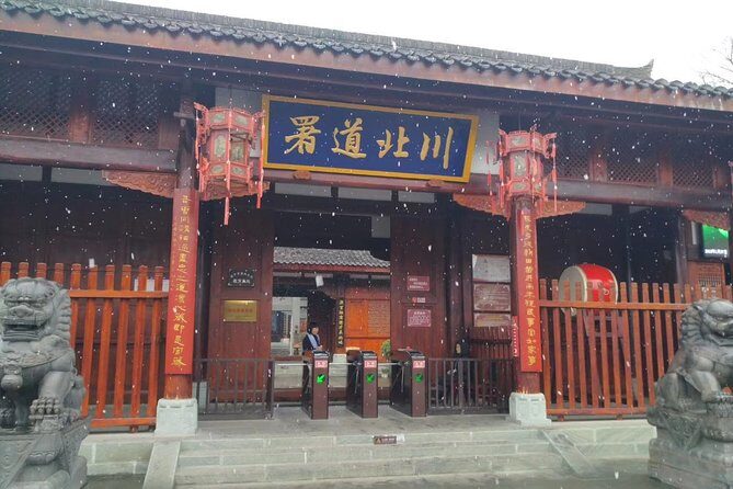 Private Overnight Tour to Langzhong Old Town from Chengdu - Transportation, Accommodation, and Scheduling