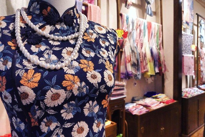 Private Shopping Experience with Insider - Tea Market: Sipping through Chinese Tea Varieties