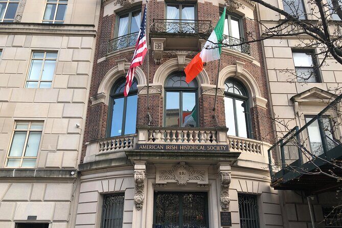 Private Succession Sites Car Tour in New York - The Show’s Connection and Authenticity