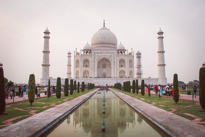 Private Sunrise Taj Mahal Trip from Delhi all Inclusive - Visiting Agra Fort: A Mughal Marvel