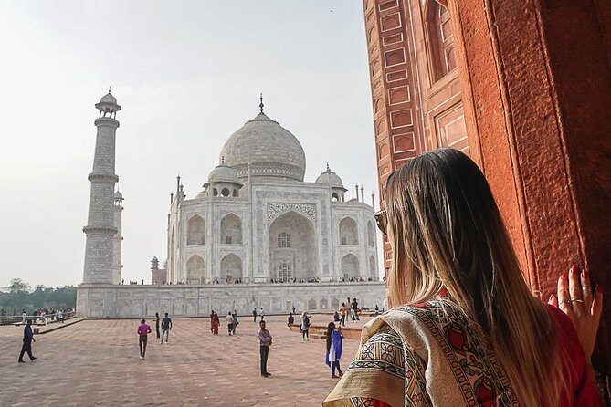 Private Taj Mahal Tour by Fastest Train from Delhi - Visiting the Taj Mahal: A Moment of Wonder