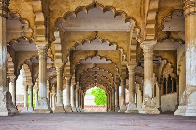 Private Taj Mahal Tour from Delhi by Car All Inclusive - The Meeting Point & Welcome