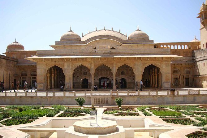 Private Tour: Agra Day Trip from Delhi with Taj Mahal Tour in Authentic Indian Dress - Lunch and Dressing in Indian Style