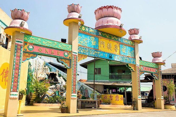 Private Tour: Crab Island Sightseeing Boat Ride and Seafood Lunch - Foodie Heaven: Seafood on Crab Island