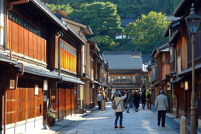 Private Tour From Kanazawa Gold Leaf and Sushi Delights - Introduction: Getting a Feel for Kanazawa in a Day