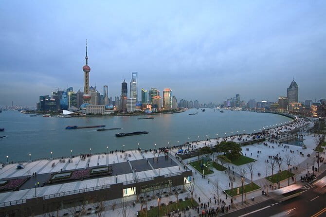 Private Tour of Shanghai Night View and Dinner in Oriental Pearl Tower - What Travelers Say